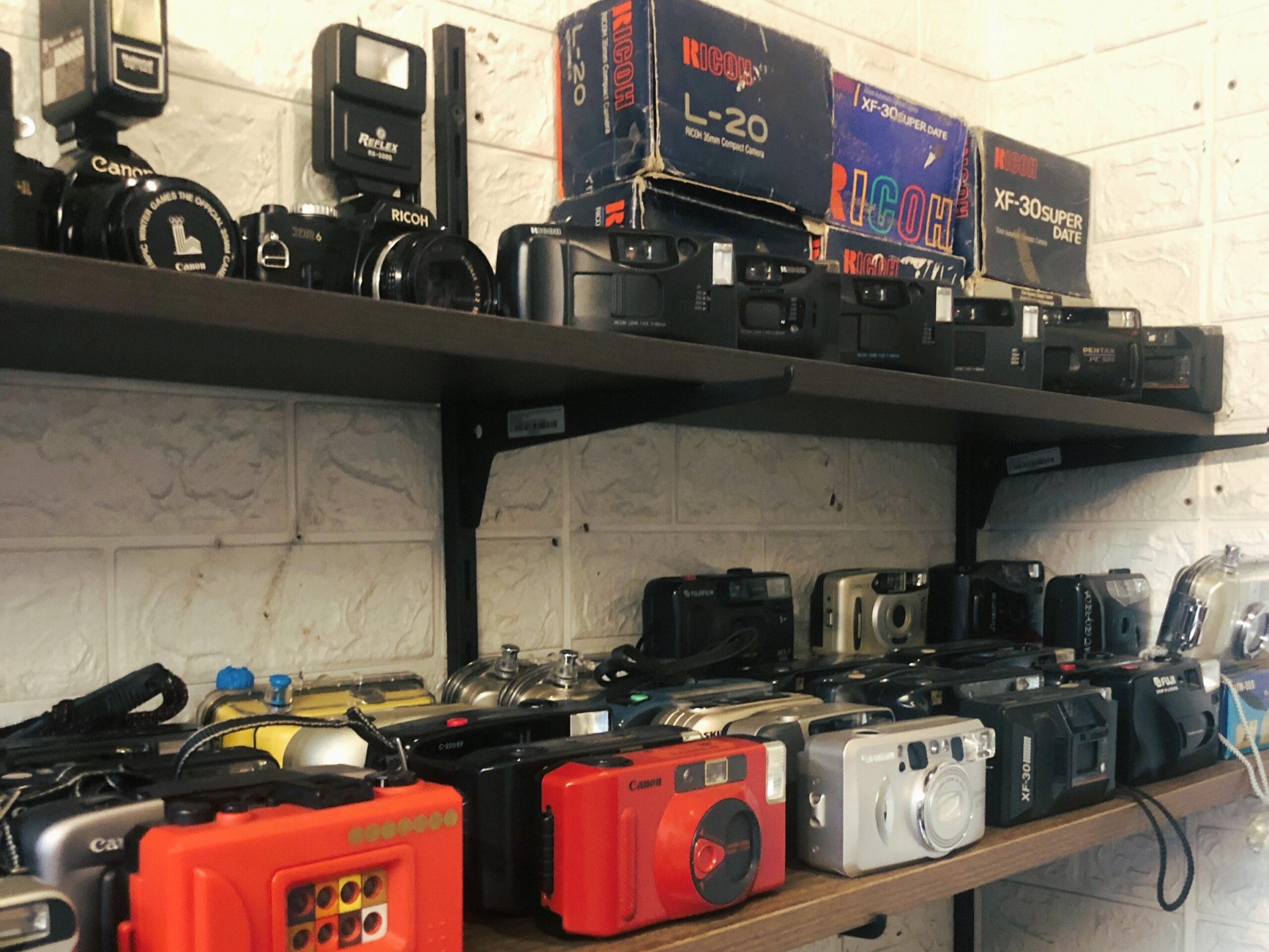 Cari Kamera Analog di Jakarta? Cek Offline Store-nya Analooks.stuff ...